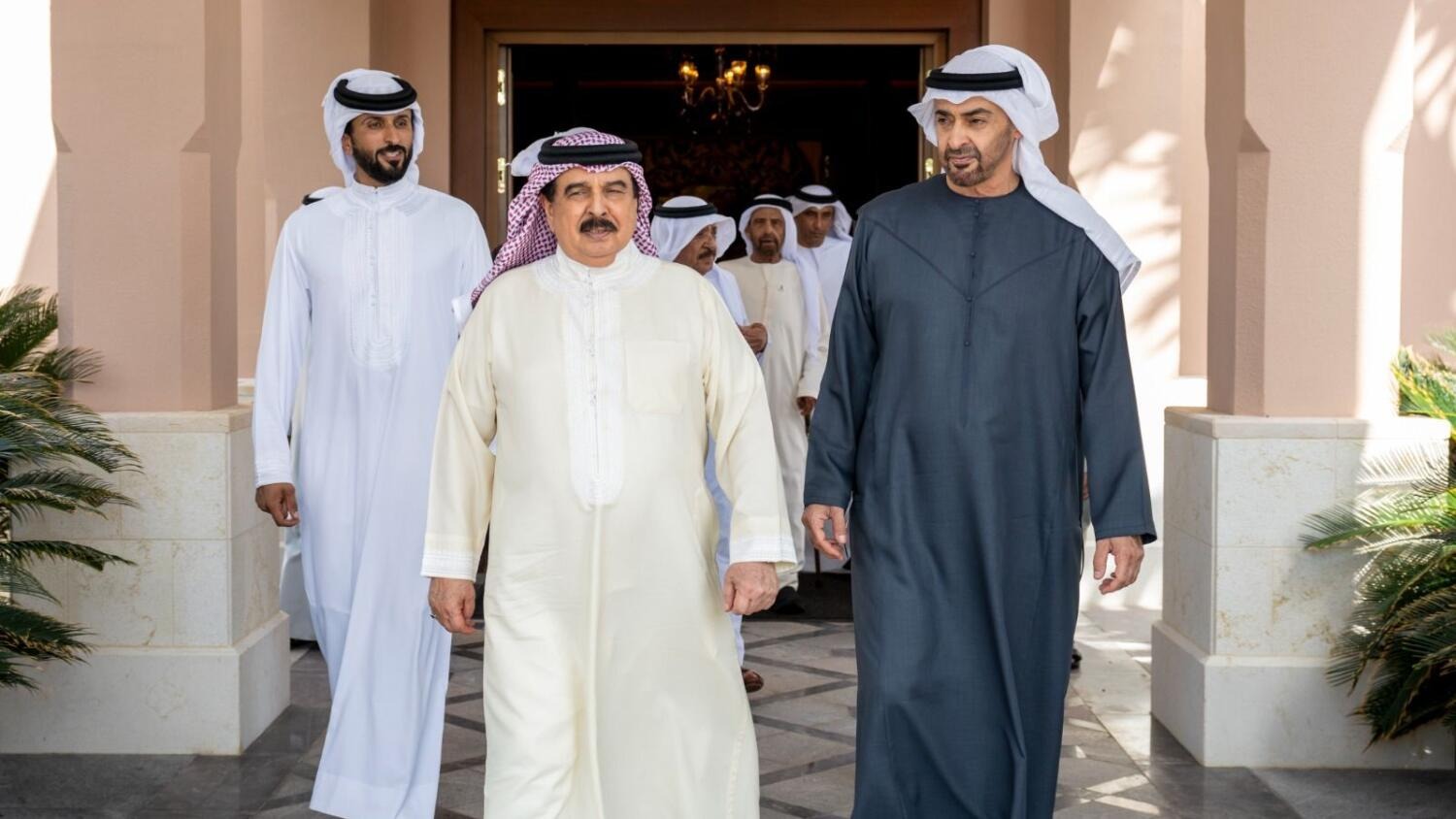 UAE President, King of Bahrain discuss regional developments